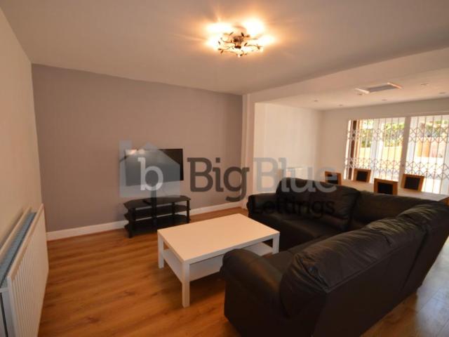 26 Richmond Avenue, Hyde Park, Leeds LS6 3 bed semi detached house to rent £2,080 pcm £480 pw