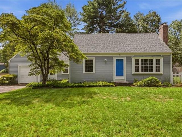 26 Roberta Dr, Barrington, RI 02806