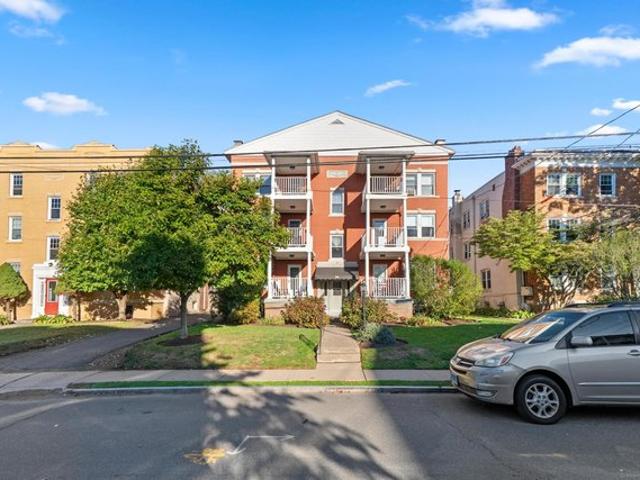 26 Robin Rd Apt 3, West Hartford, CT 06119