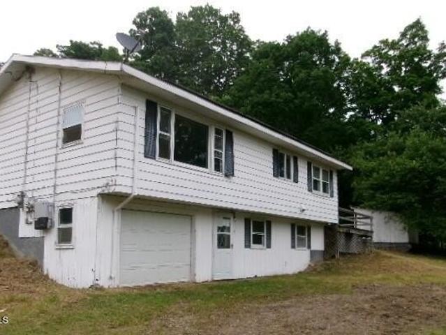26 Rogers Ln, Cambridge, NY 12816