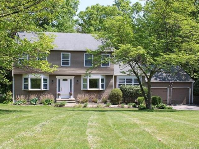 26 Royal Oaks Dr, Norwich, CT 06360