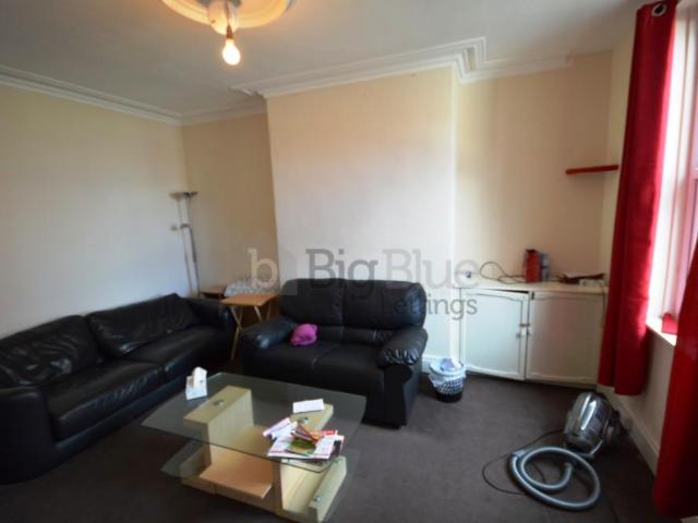 26 Royal Park Grove, Hyde Park, Leeds. 4 bed terraced house to rent £1,924 pcm £444 pw