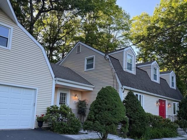26 Rushleigh Rd, West Hartford, CT 06117