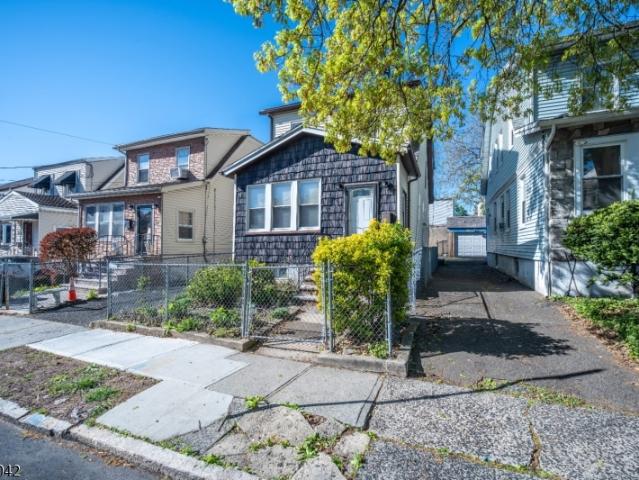 26 Scofield St