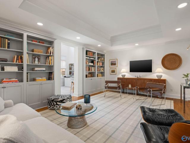 26 Saint James Square SE