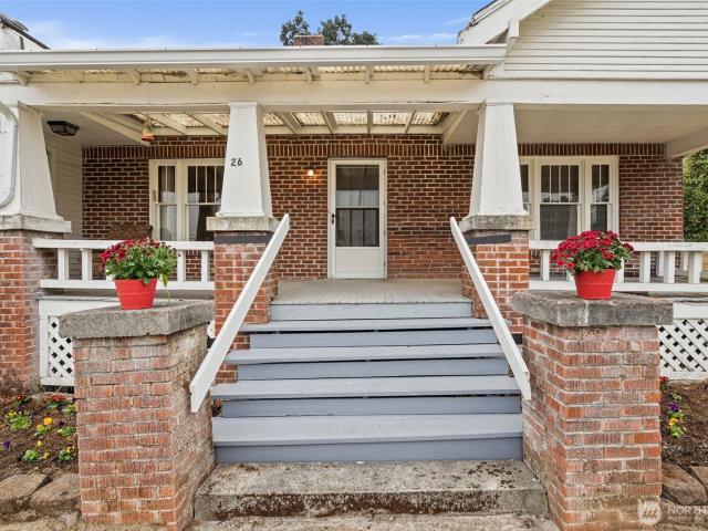 26 SE Spring Street