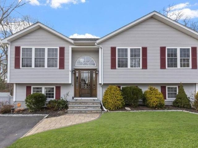 26 Setian Ln, West Warwick, RI 02893