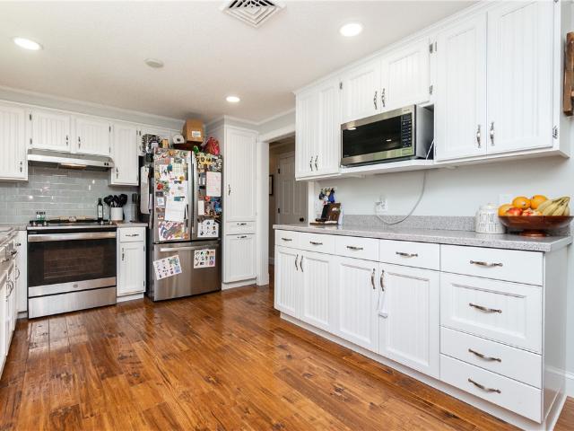 26 Sharon Parkway