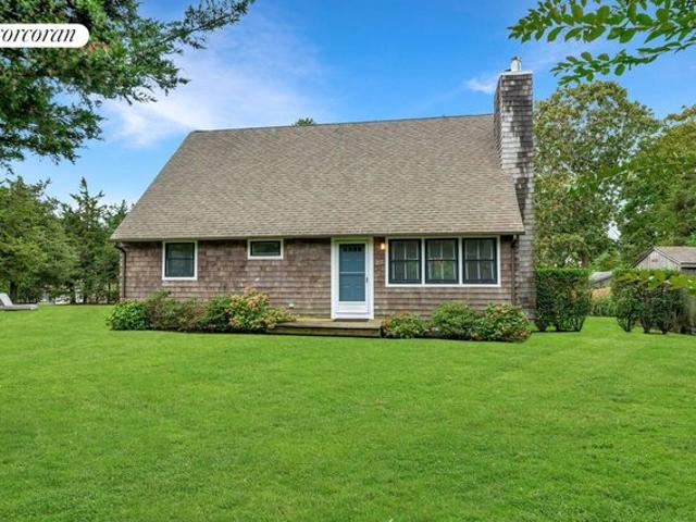26 Shinnecock Rd, Hampton Bays, NY 11946