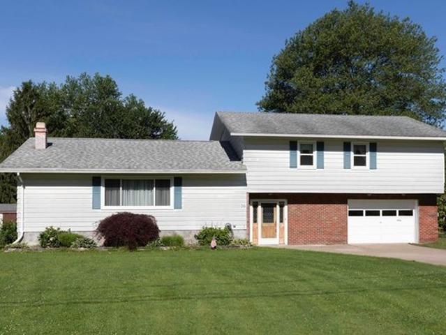 26 Simpson Dr, Oswego, NY 13126