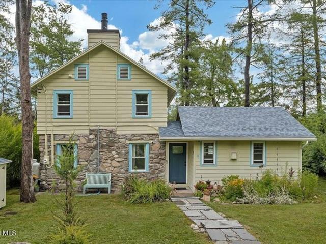 26 Stone Camp Way, Sand Lake, NY 12018