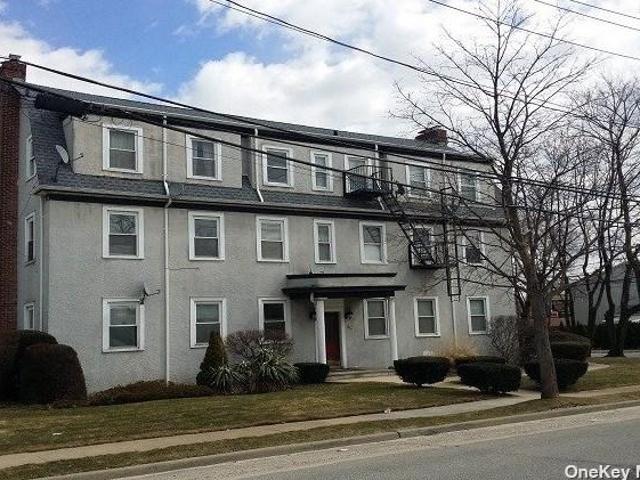 26 Stratford Rd #C1, West Hempstead, NY 11552