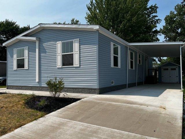 26 Sycamore Dr, Olmsted Township, OH 44138