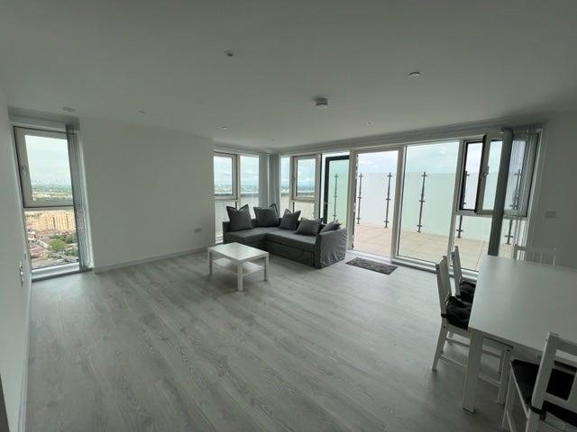 26th Floor Penthouse in Hounslow, TW3