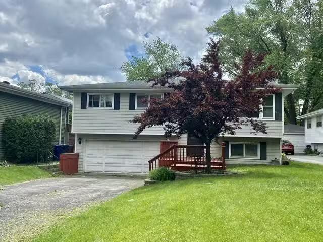 26W123 MAYFLOWER PL, WHEATON, IL 60187 Single Family Residence.