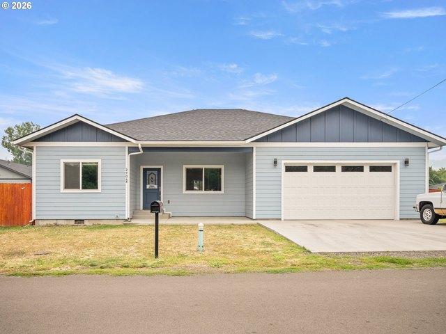 2704 N Greenwood St, La Grande, OR 97850