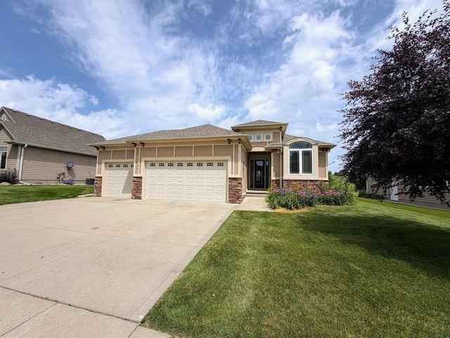 2704 Castles Gate Dr, Sioux City, IA 51106