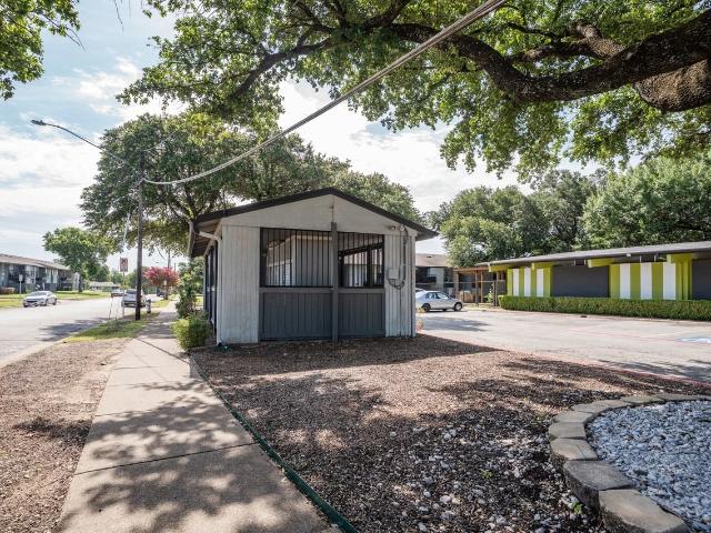2704 CDMX 3 Bedroom Apartment for Rent at 2704 S Cockrell Hill Rd, Dallas, TX 75211