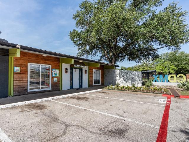 2704 CDMX 2 Bedroom Apartment for Rent at 2704 S Cockrell Hill Rd, Dallas, TX 75211