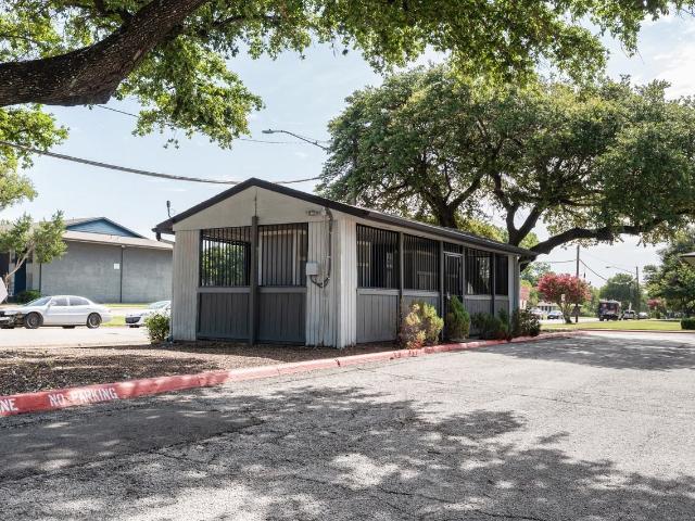 2704 CDMX Studio Apartment for Rent at 2704 S Cockrell Hill Rd, Dallas, TX 75211