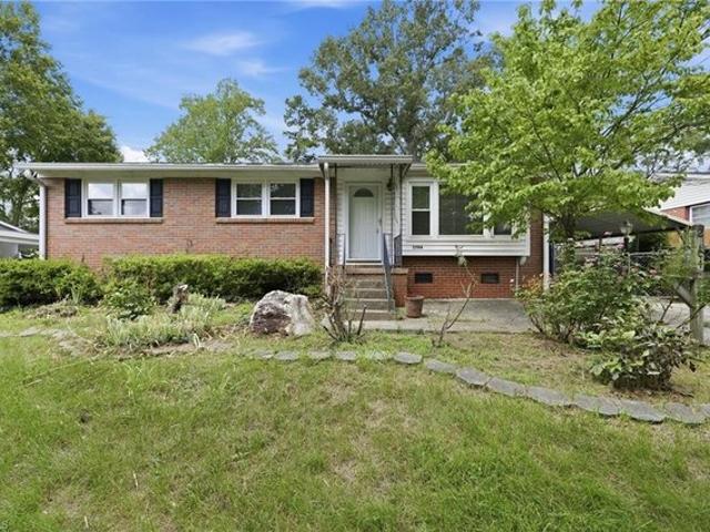 2704 Dumont Dr, Greensboro, NC 27403