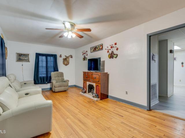 2704 Fort Henry Drive