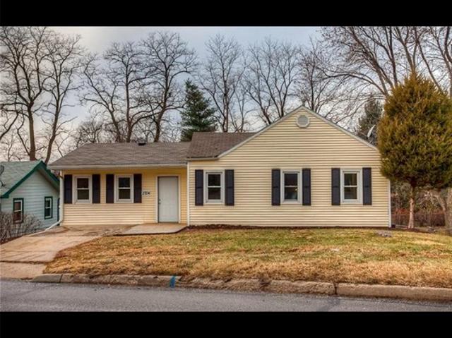 2704 Hubbell Ave, Des Moines, IA 50317
