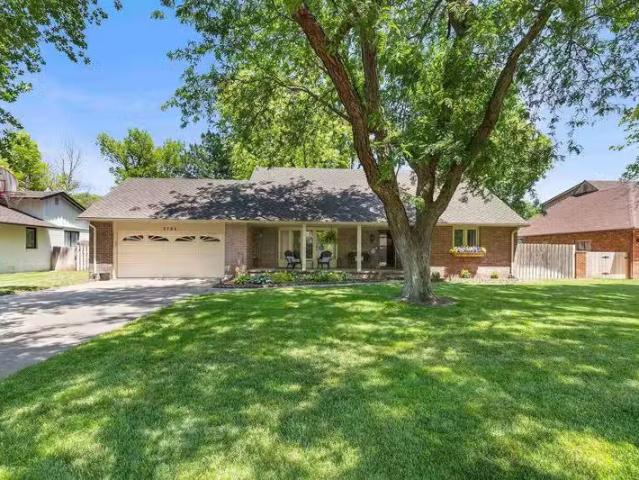 2704 Pama Lou Ave, Hutchinson, KS 67502 648172419