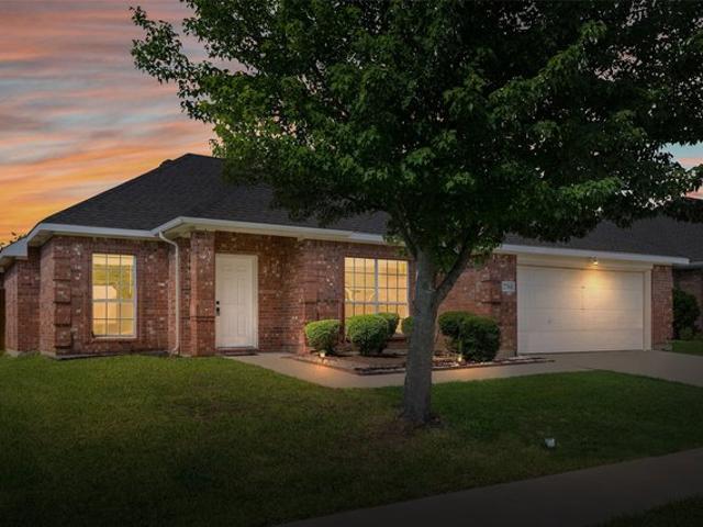 2704 Pennington Dr, Sachse, TX 75048