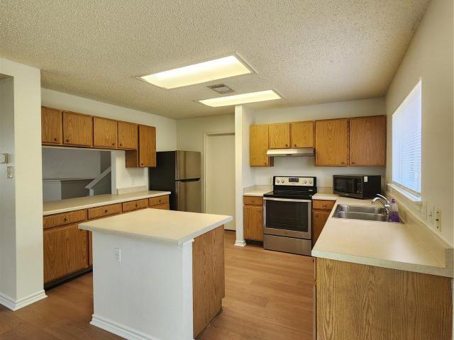 2704 Vinson Ct
