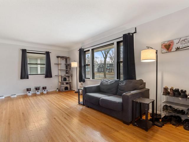 2704 W 60th Street