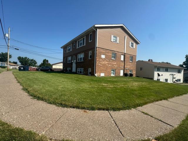 2705 N Lincoln Avenue