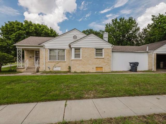 2705 E Menlo St, Wichita, KS 67211