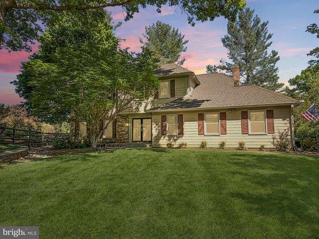 2705 E Ridge Ct, Oakton, VA 22124