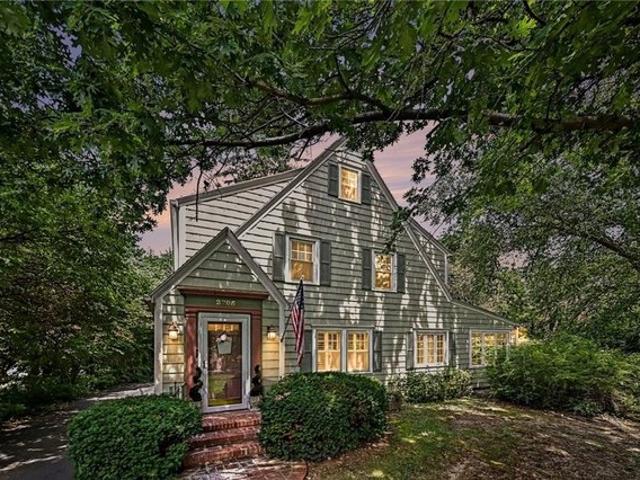 2705 Lovers Ln, Saint Joseph, MO 64506