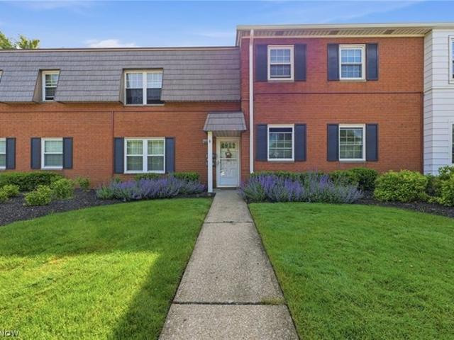 2705 Pease Dr, Rocky River, OH 44116