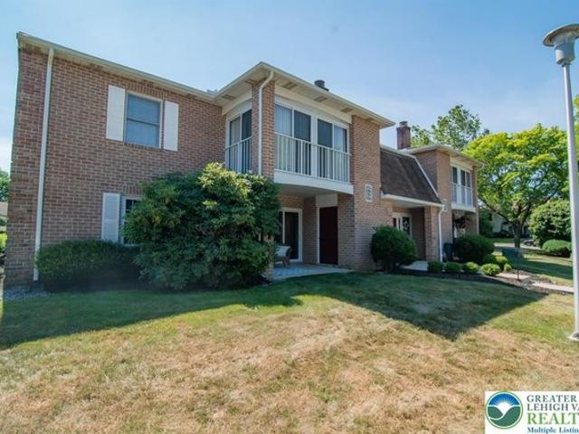 2705 Rolling Green Dr, Lower Macungie Township, PA 18062