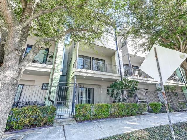 2705 St Emanuel St, Houston, TX 77004