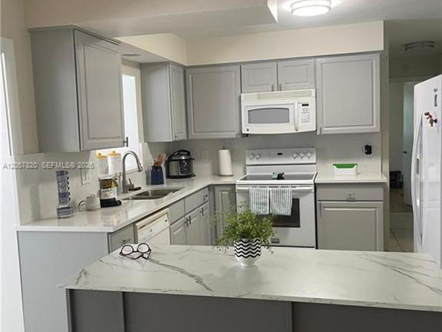 2705 SE 17th Ave, Cape Coral, FL 33904 | MLS #A12057