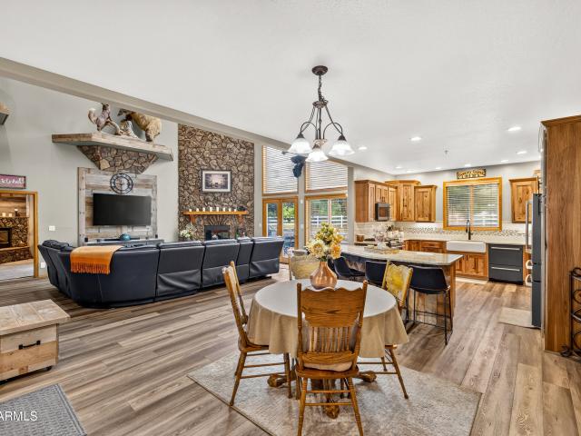 2705 W Creighton Drive