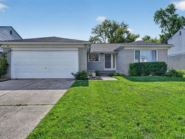 27066 Sutherland St, Southfield, MI 48076