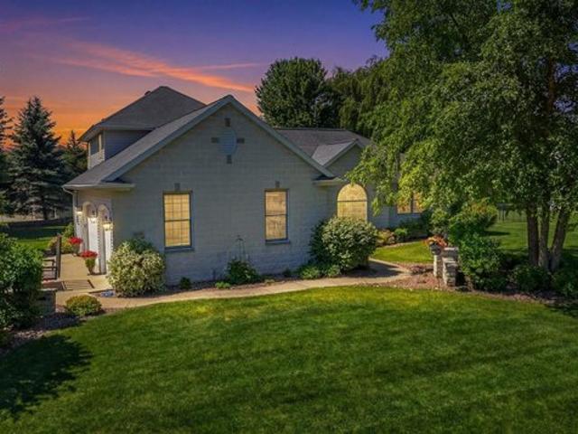 2706 Beechnut Dr, Oshkosh, WI 54904