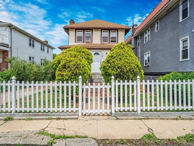 2706 Deerfield Rd, Far Rockaway, NY 11691