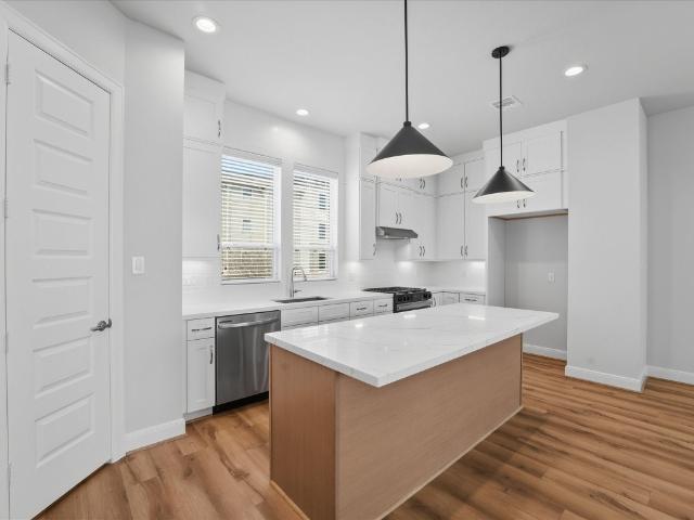 2706 Grand Fountains Dr, Unit H, Houston, TX 77054 | MLS #39144