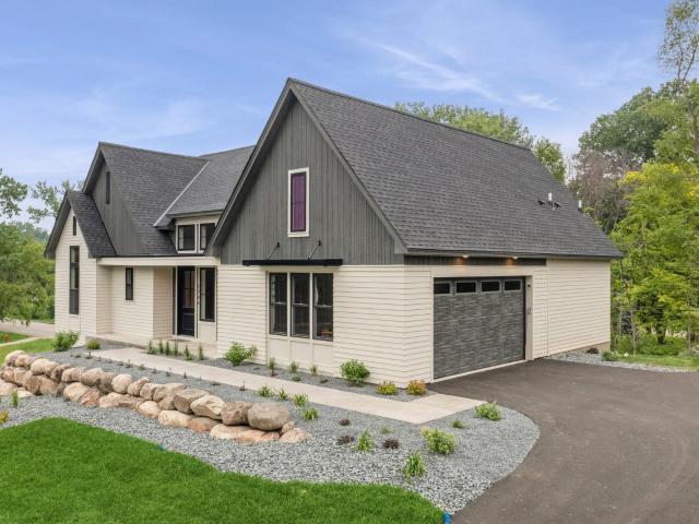 2706 Lakeview Court