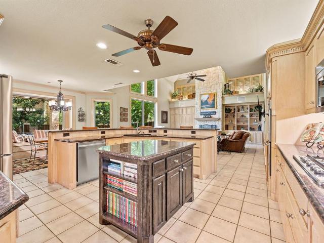 2706 Red Oak Court W