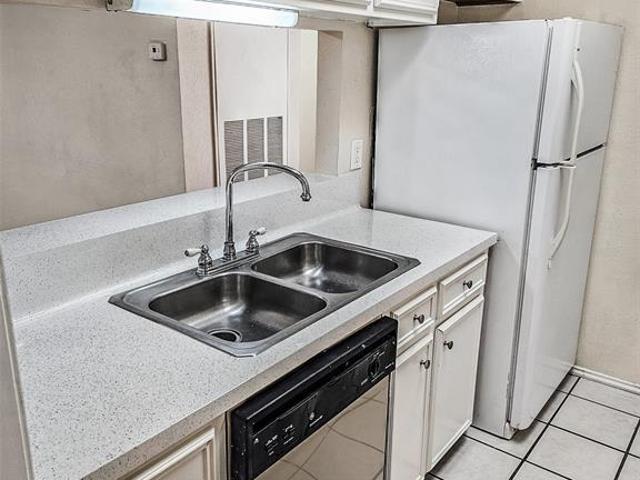 2706 Salado St # 303