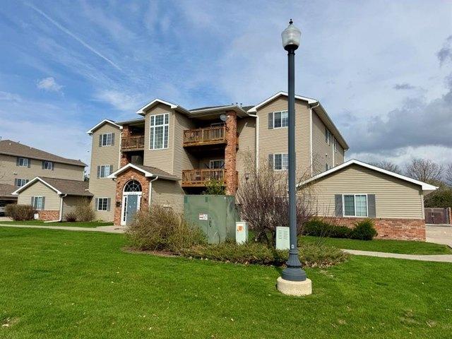 2706 Triple Crown Ln Unit 1, Iowa City, IA 52240