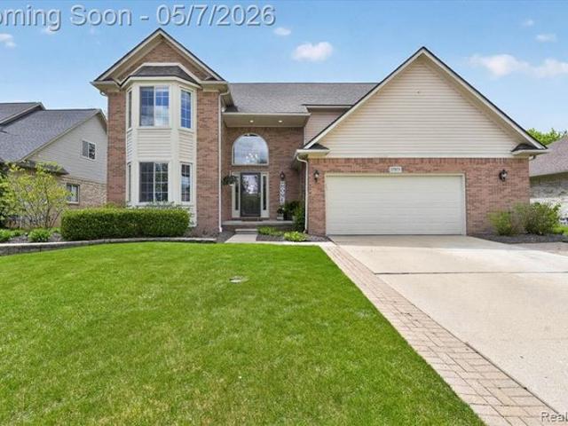 27073 Hawthorne Blvd, Flat Rock, MI 48134