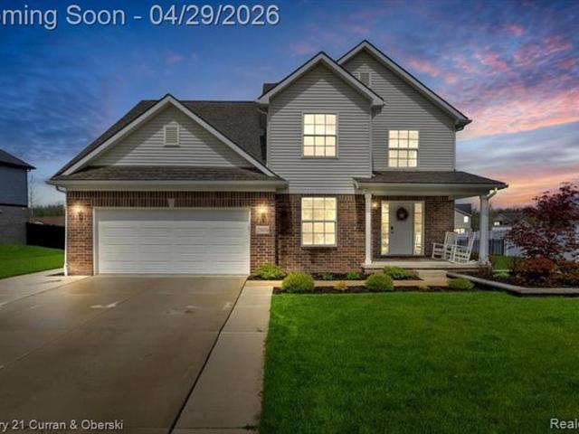 27070 Celtic Dr, Flat Rock, MI 48134